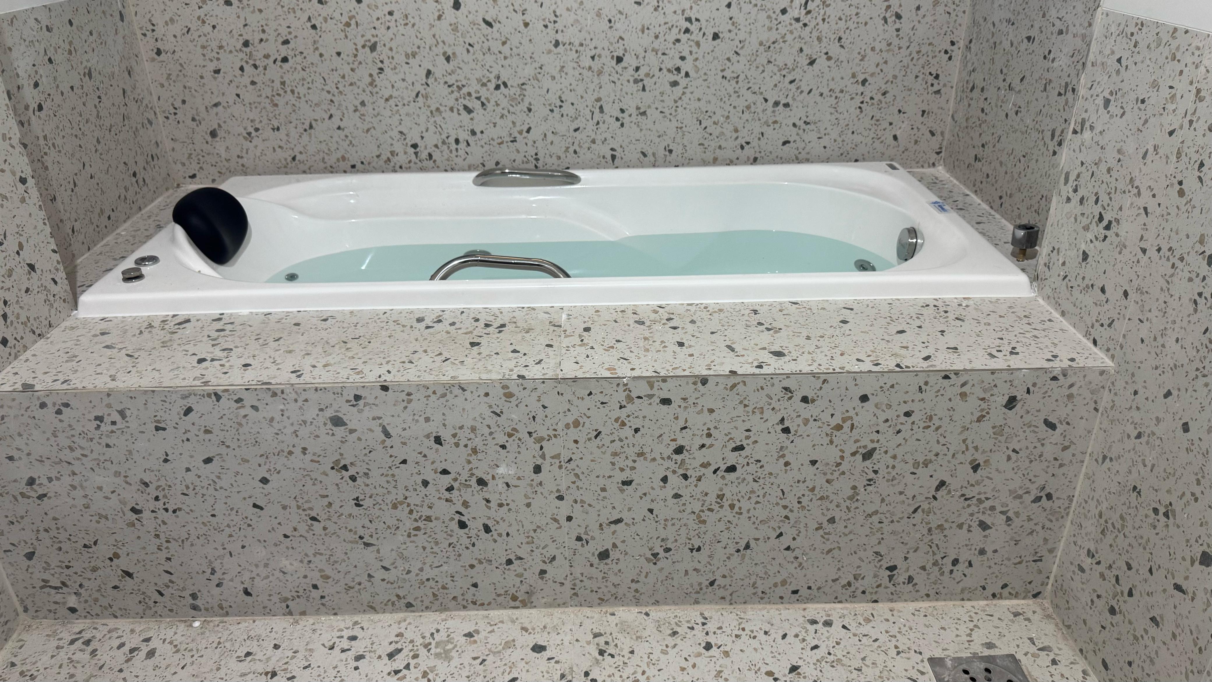 Violeta - AQUALAX | Banheiras, Spas e Ofurôs