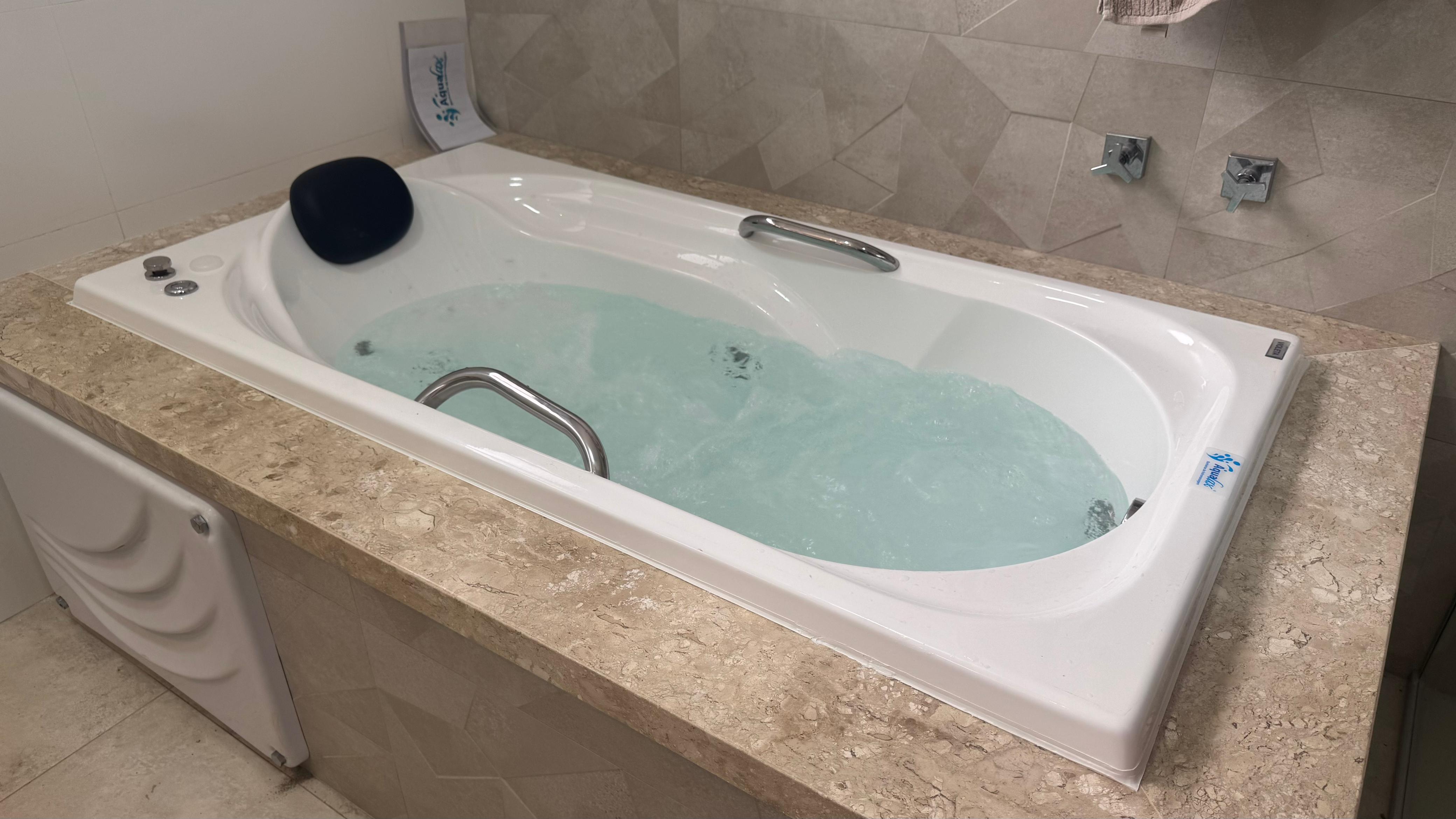 Violeta - AQUALAX | Banheiras, Spas e Ofurôs